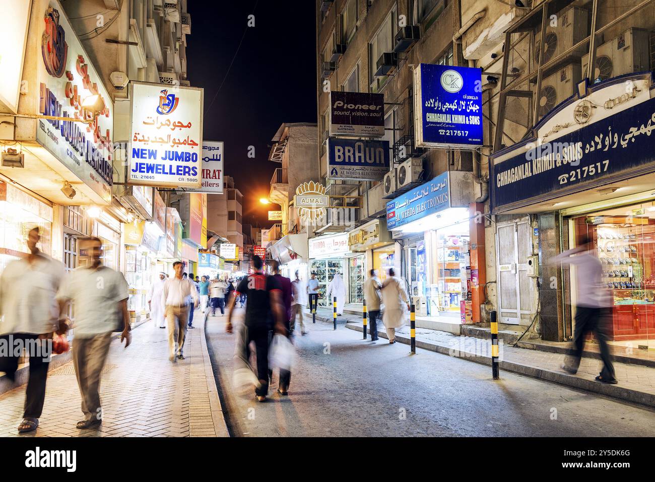 Street view shop near city hi-res stock photography and images - Alamy
