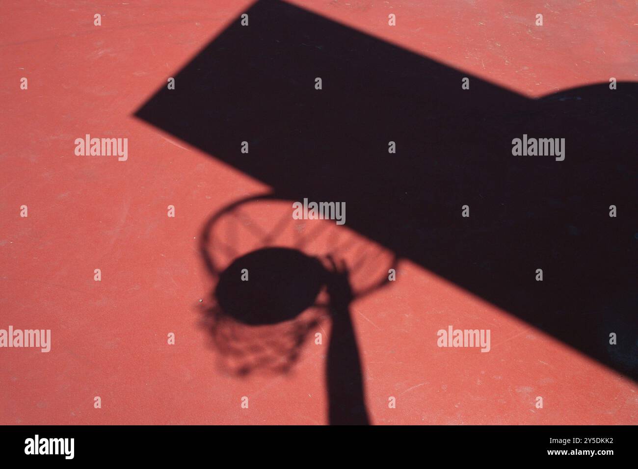 A Shadow Basketball player dunking on red court Stock Photo - Alamy