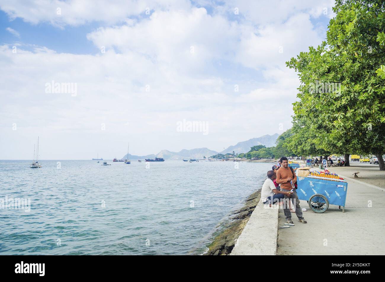Waterfront promenade walkway hi-res stock photography and images - Alamy
