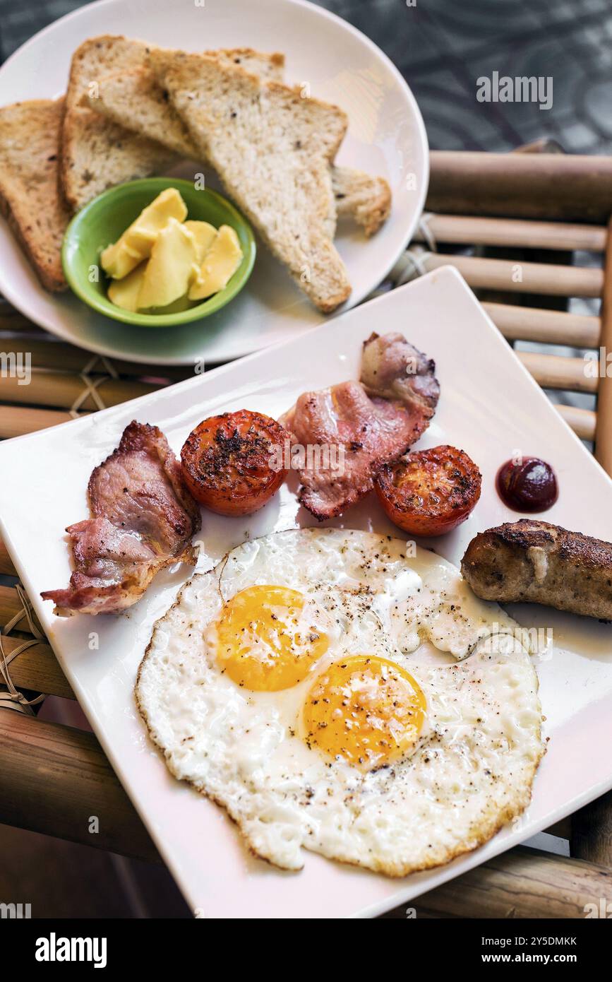Traditional classic english british fried breakfast with eggs bacon ...