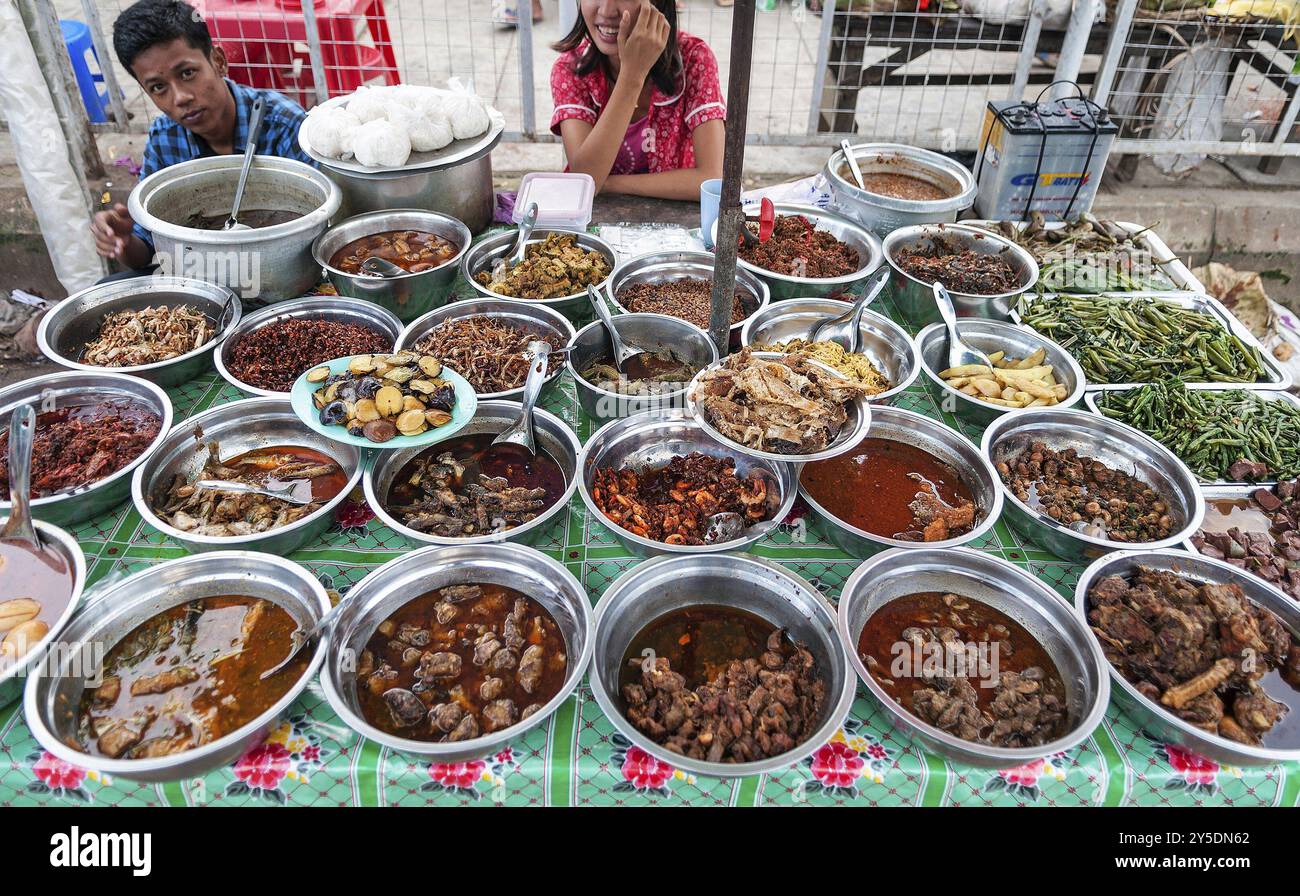 Burmese curry food buffet at yangon myanmar market stall Stock Photo ...