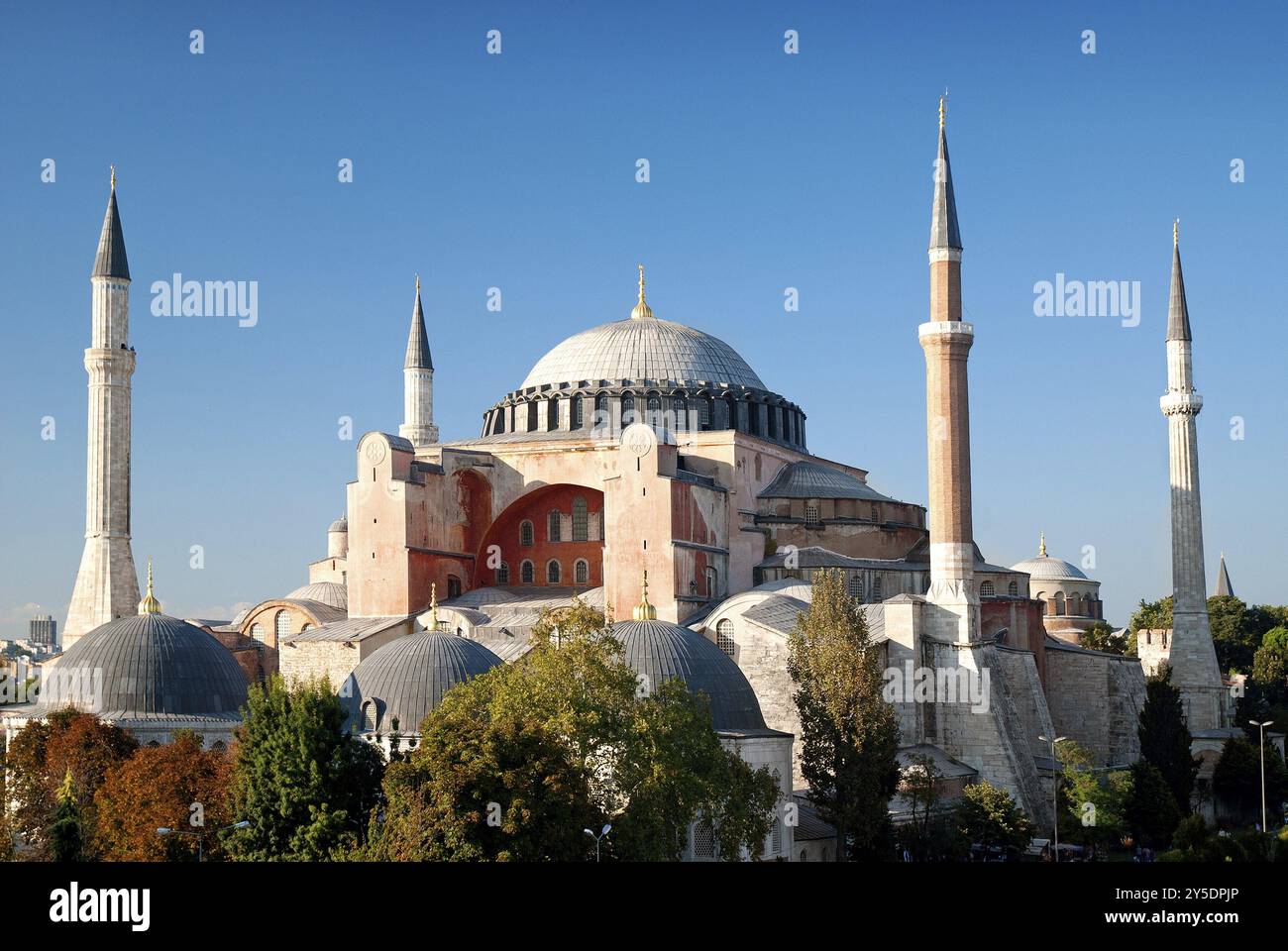 Mosque one famous landmarks hi-res stock photography and images - Alamy