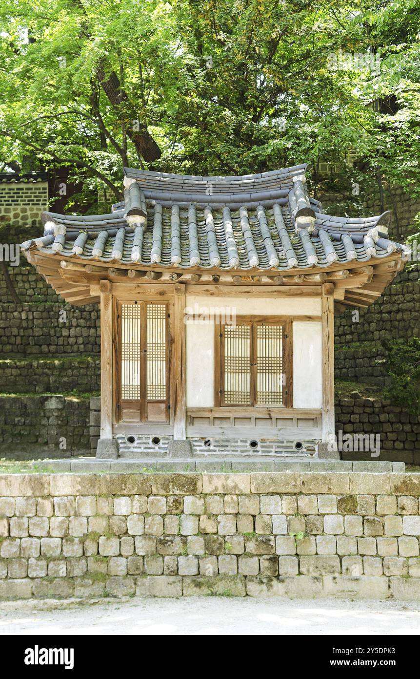 Traditional korean homes hi-res stock photography and images - Alamy