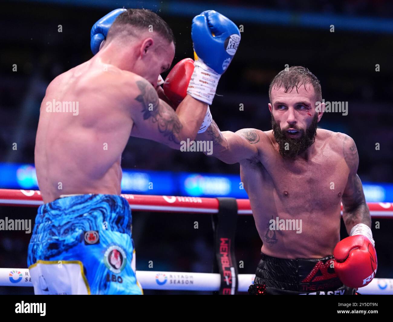 Josh Warrington (left) and Anthony Cacace in the IBO World Super ...
