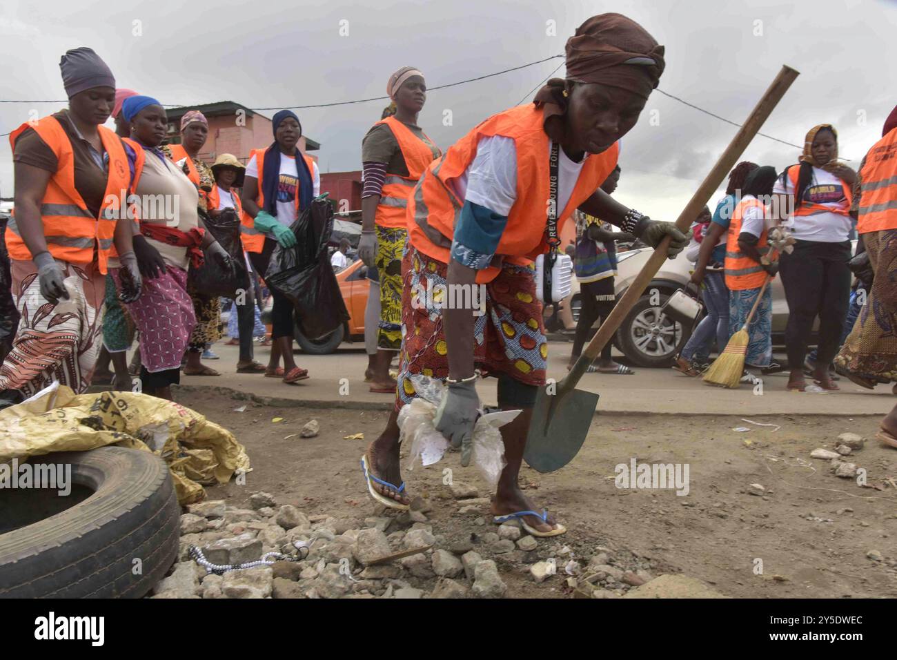 World Cleanup Day in Abidjan, Ivory Coast Volunteers pick up waste to ...
