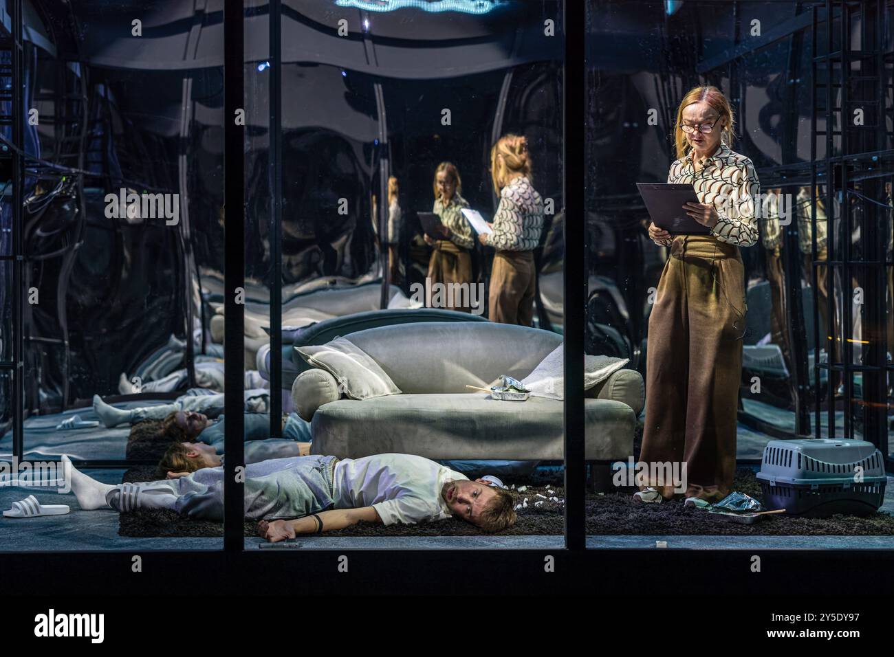 Mysterious title screen hi-res stock photography and images - Alamy