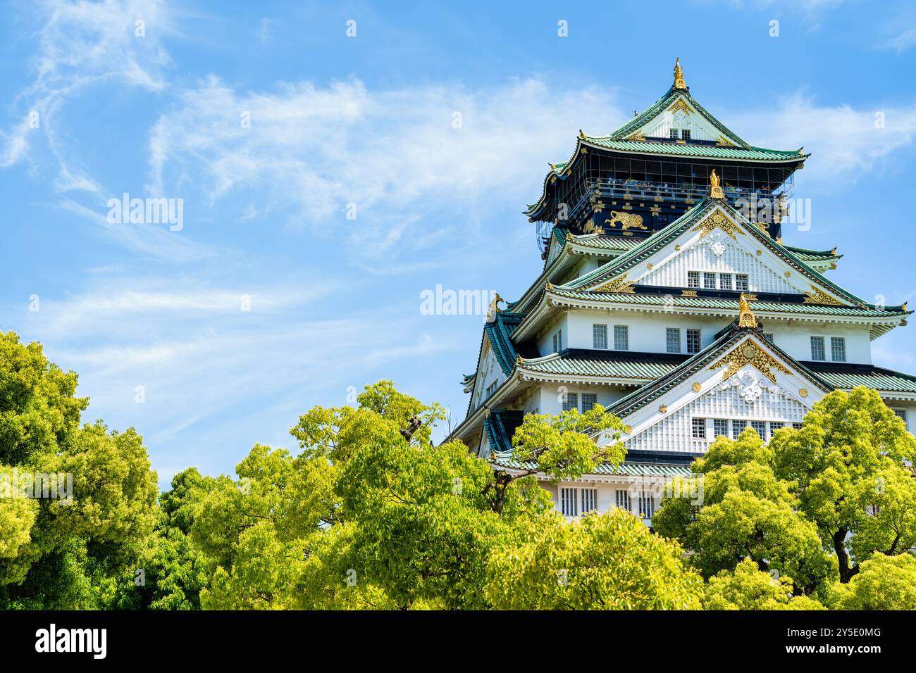 View with Osaka Castle, the most famous landmark and popular tourist ...