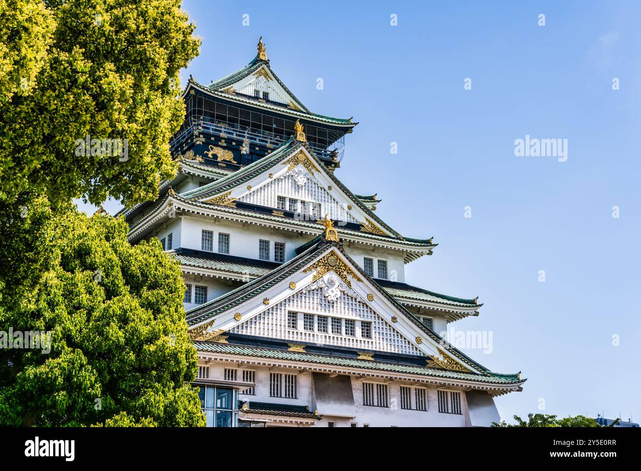 View with Osaka Castle, the most famous landmark and popular tourist ...