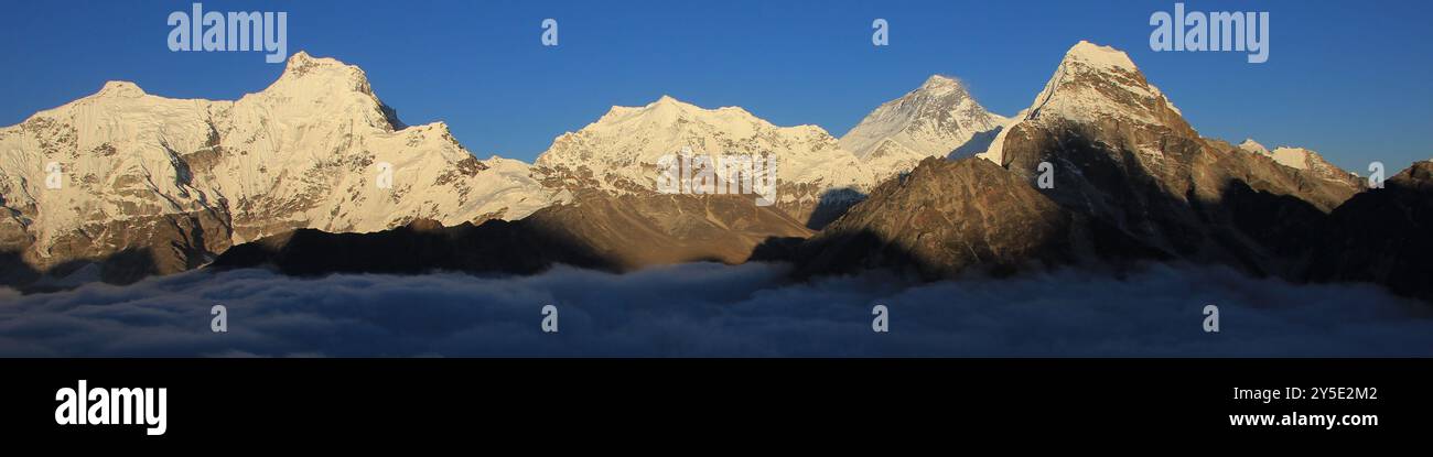 Snow capped mountains, Mount Everest in autumn, view from Thonak So So ...