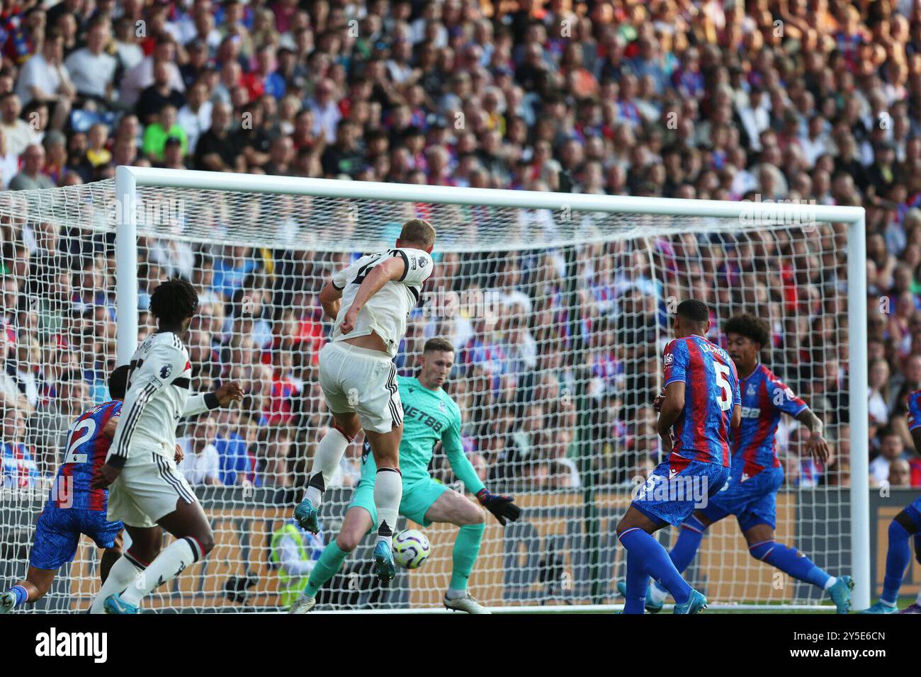 London, September 21st 2024: Goalkeeper Dean Henderson of Crystal ...