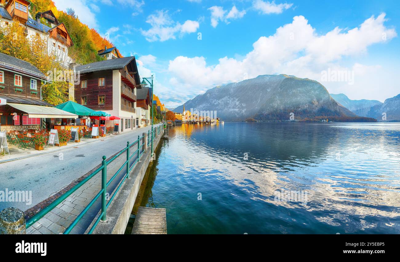 Amazing view of famous Hallstatt mountain village with Hallstatter lake ...