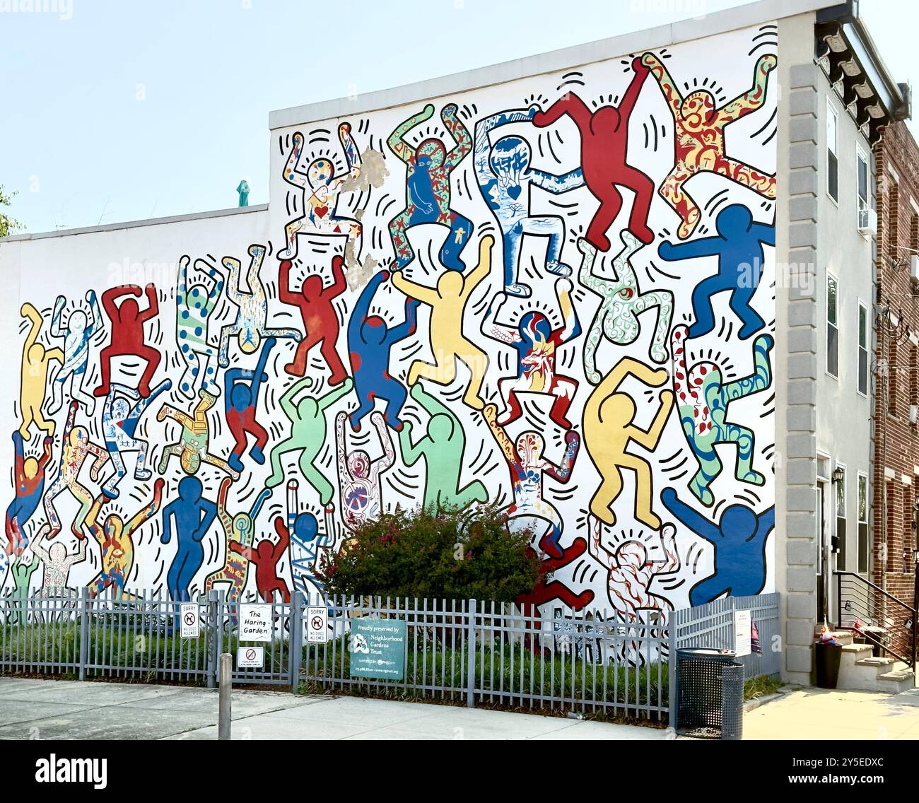 Keith haring mural on wall hi-res stock photography and images - Alamy