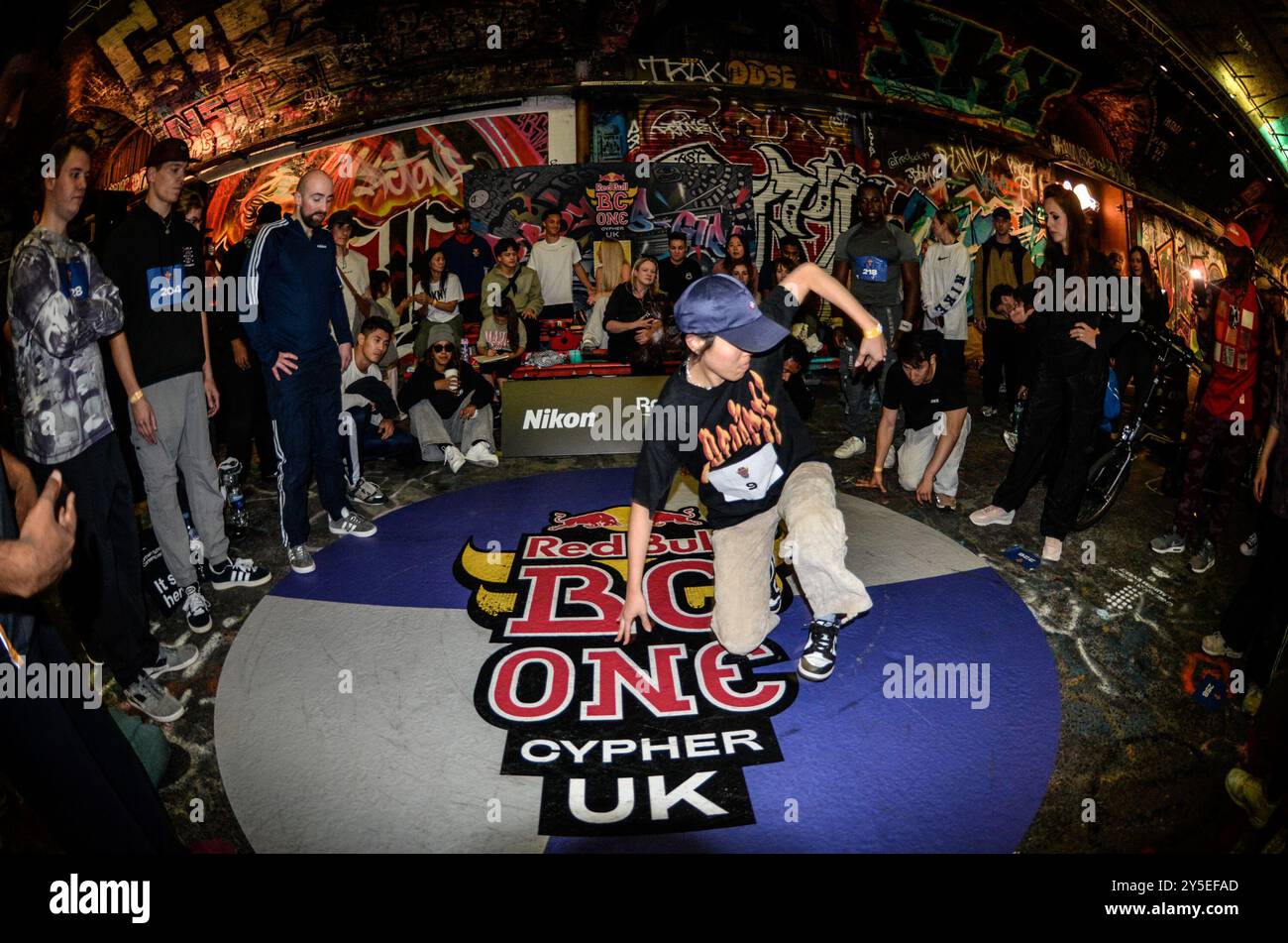 Breaking dance cypher hi-res stock photography and images - Alamy