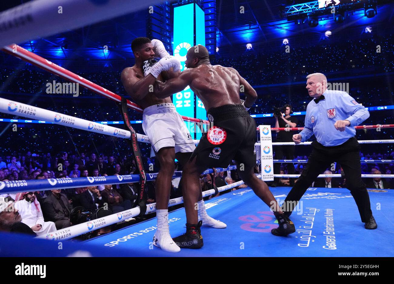 Anthony Joshua (left) and Daniel Dubois in the IBF World Heavy weight ...