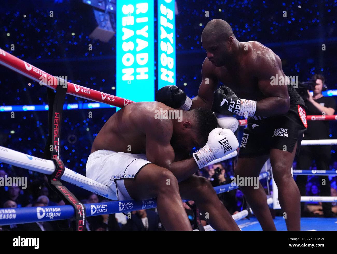 Anthony Joshua (left) and Daniel Dubois in the IBF World Heavy weight ...