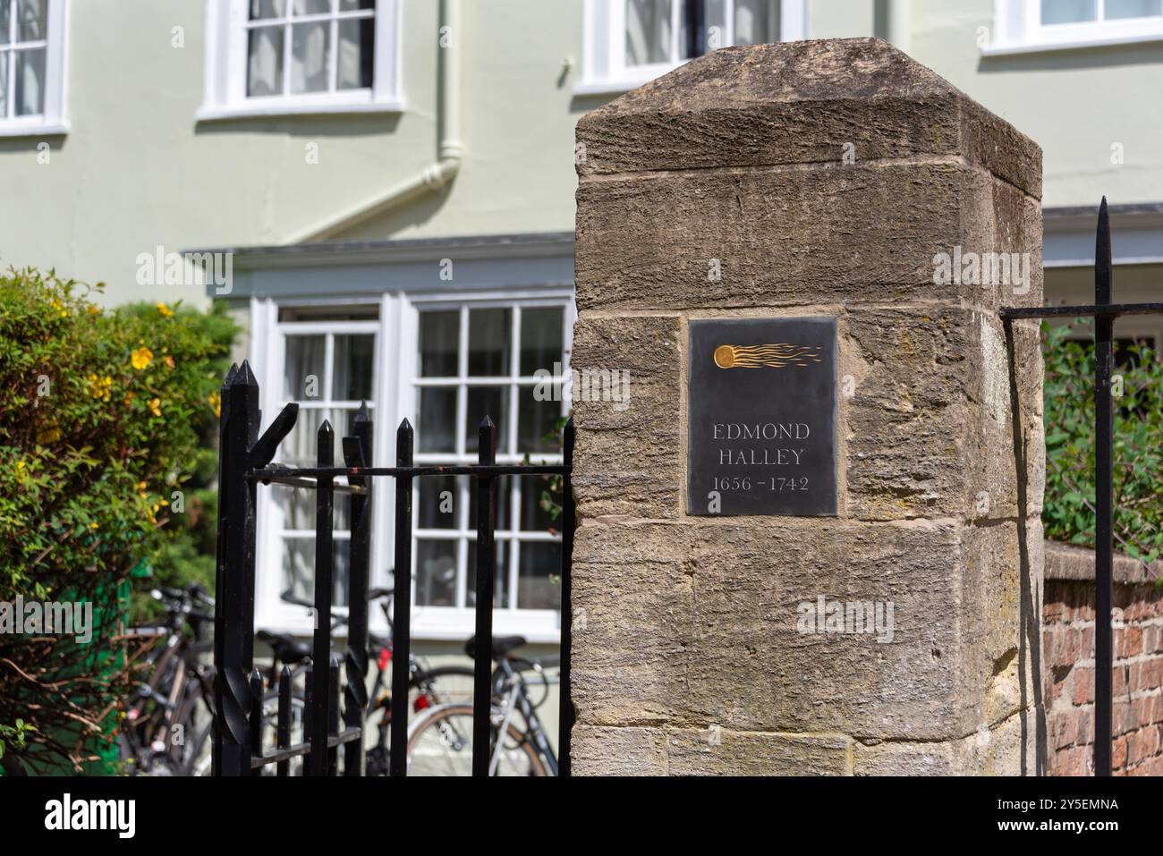 Name plaque commemorating astronomer Edmond Halley outside number 7 New ...