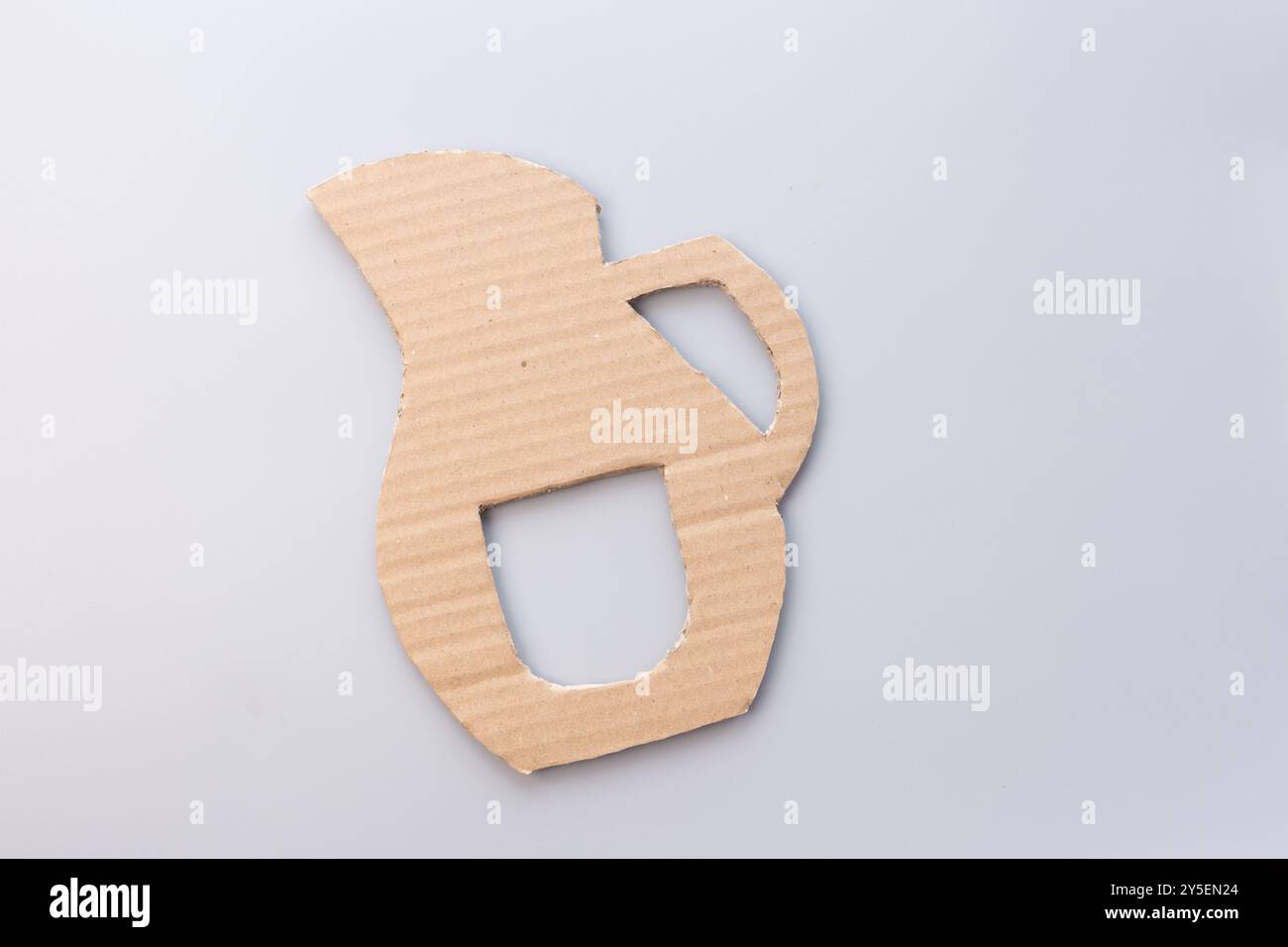 making process of summer craft from recycled paper, cut out cardboard ...