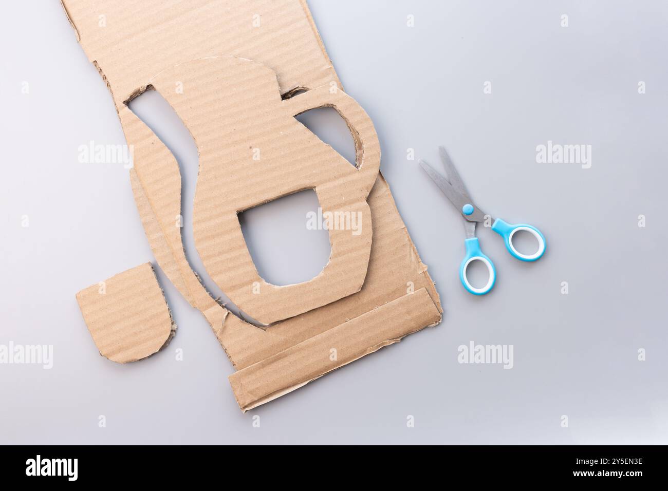 making process of summer craft from recycled paper, cut out cardboard ...