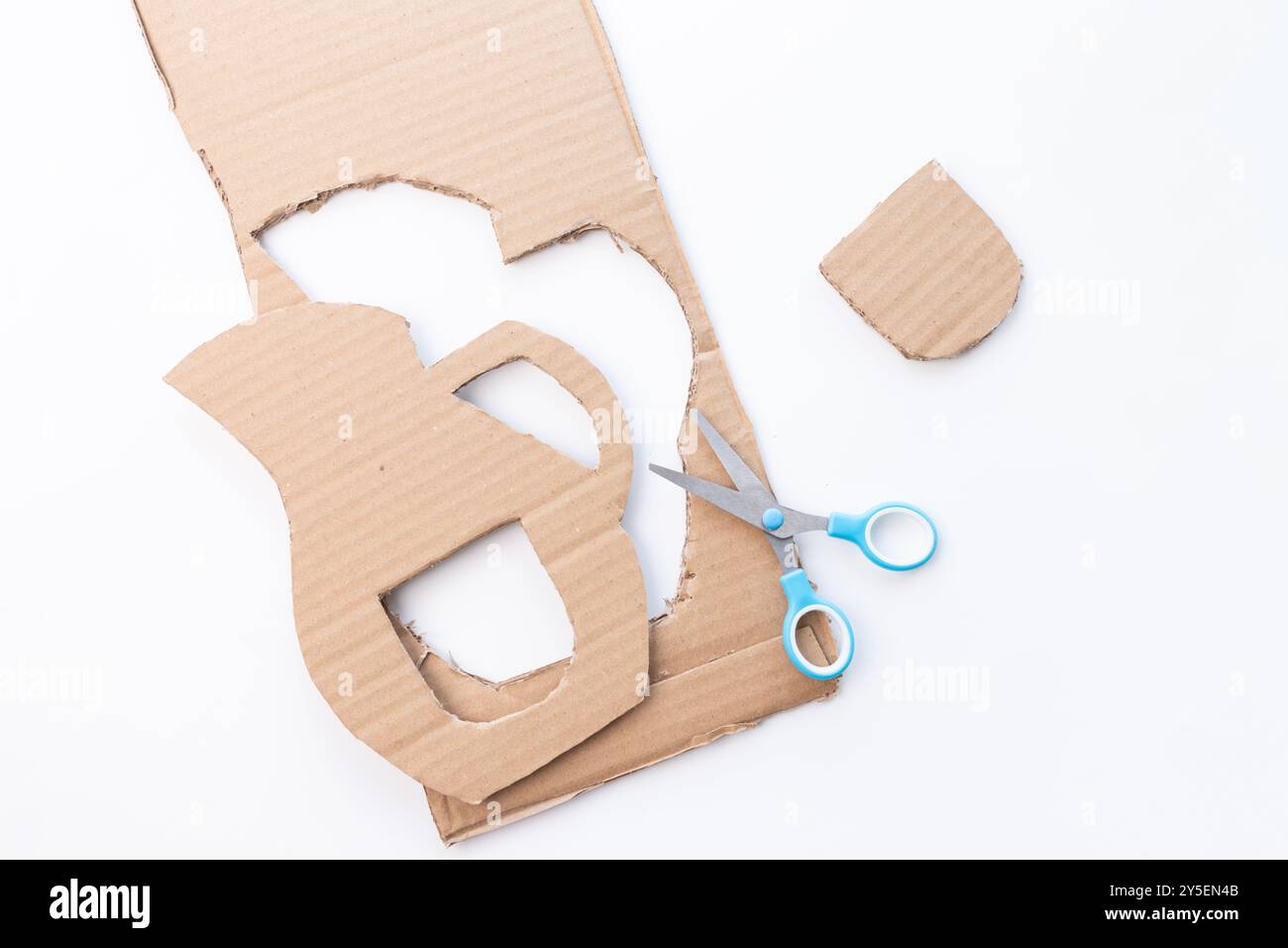 making process of summer craft from recycled paper, cut out cardboard ...