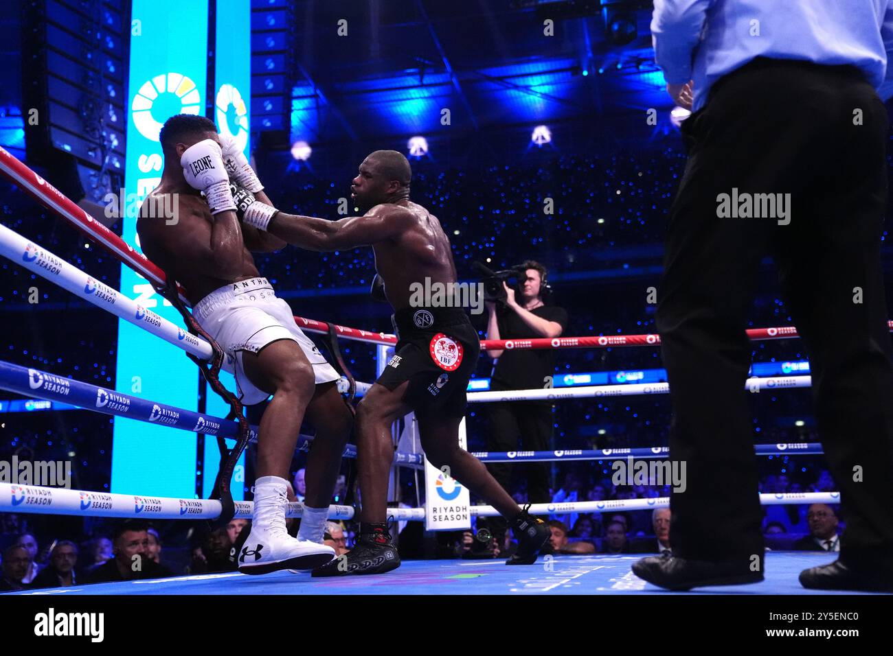 Anthony Joshua (left) and Daniel Dubois in the IBF World Heavy weight ...