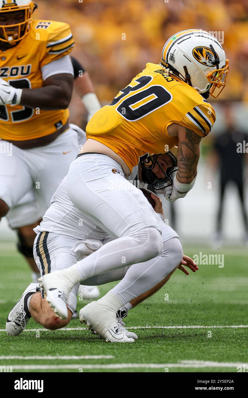 September 21 2024: Missouri Tigers linebacker Chuck Hicks (30) sacks ...