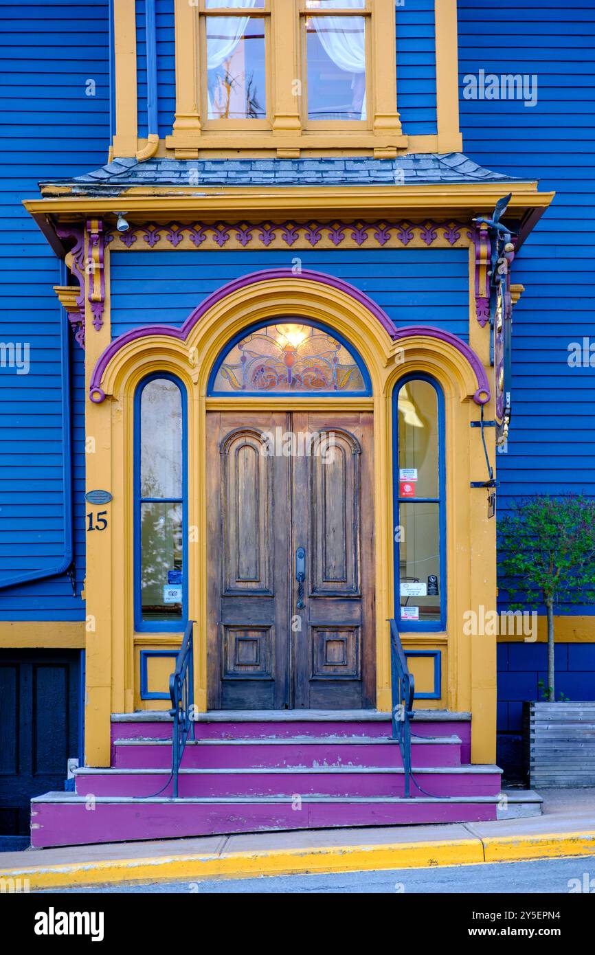 Ornate front door of The Mariner King Historic Inn, wooden traditional ...