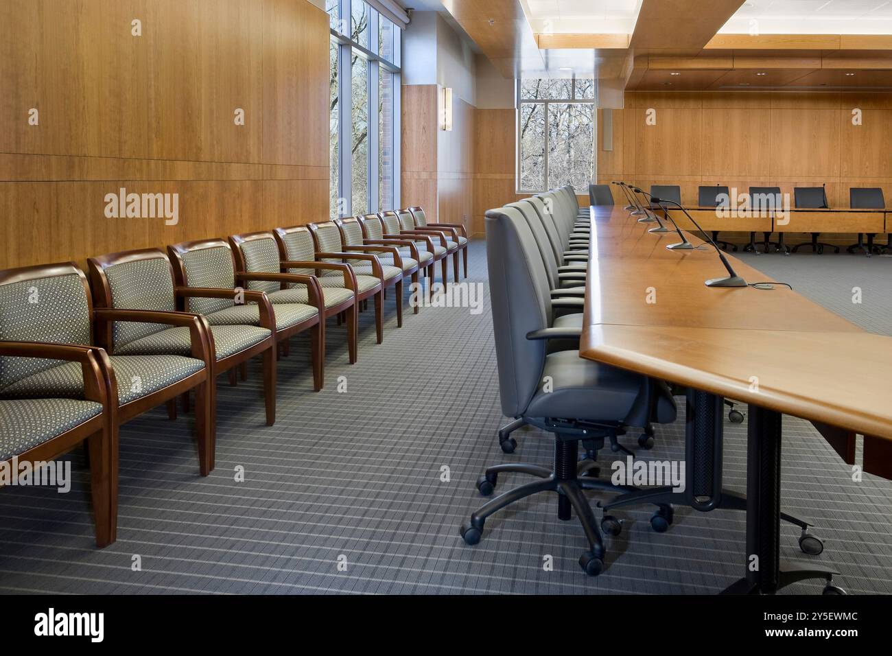 Long rows windows office hi-res stock photography and images - Alamy