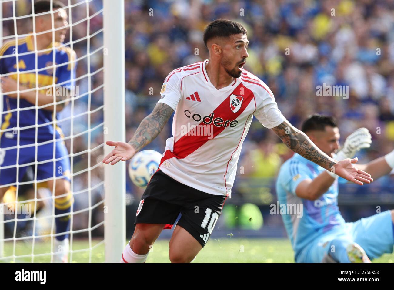 River Plate's midfielder Manuel Lanzini (C) celebrates after scoring a ...