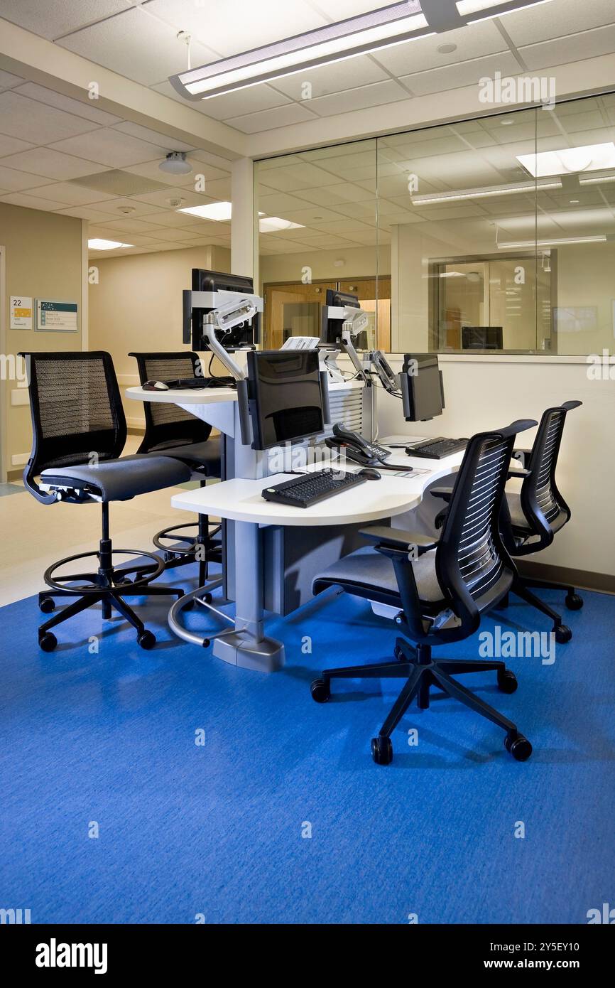 Two level adjustable desk hi-res stock photography and images - Alamy