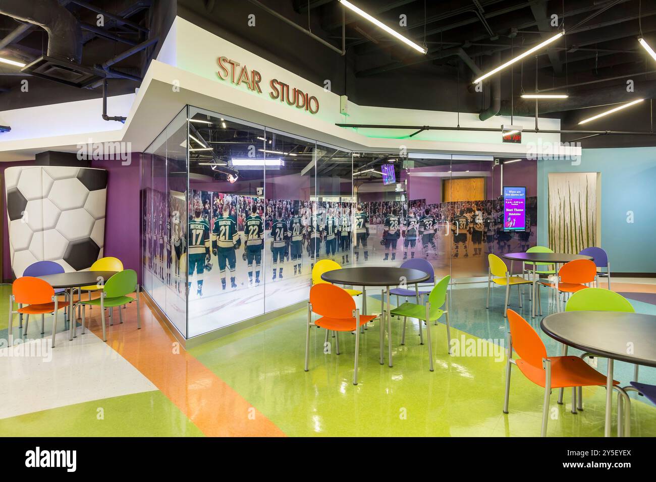 Visible ductwork and pipes hi-res stock photography and images - Alamy