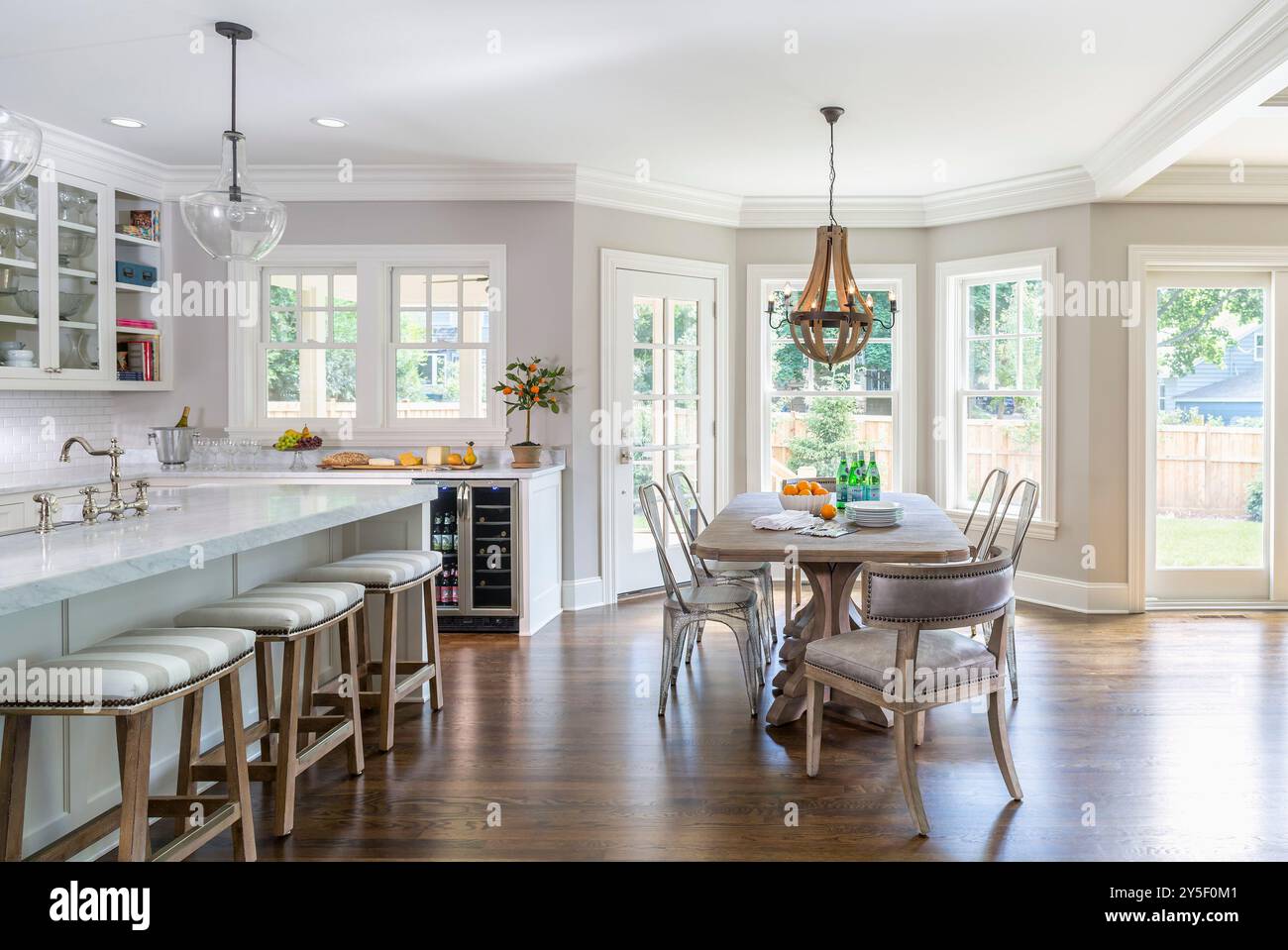 Metal mesh retro style kitchen chairs hi-res stock photography and ...