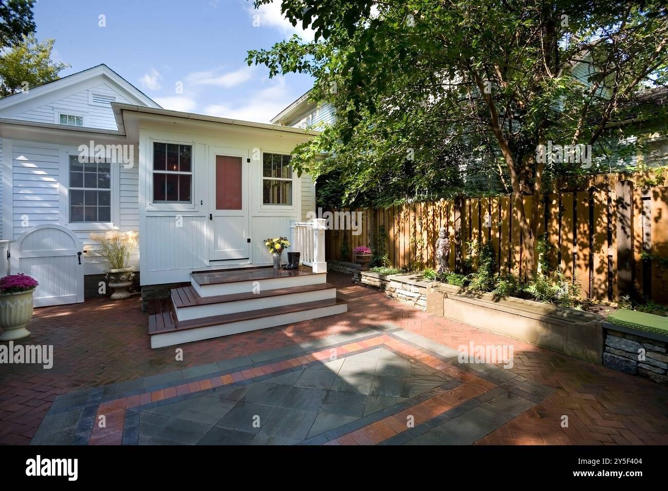 Exterior back of white greek rivival house hi-res stock photography and ...