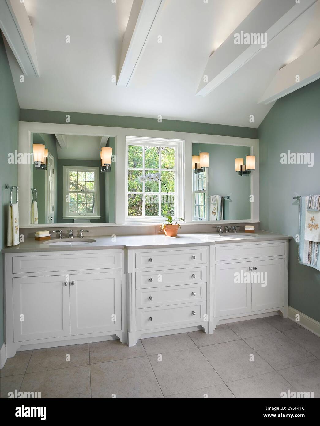 Indirect lighting behind beams in ceiling hi-res stock photography and ...