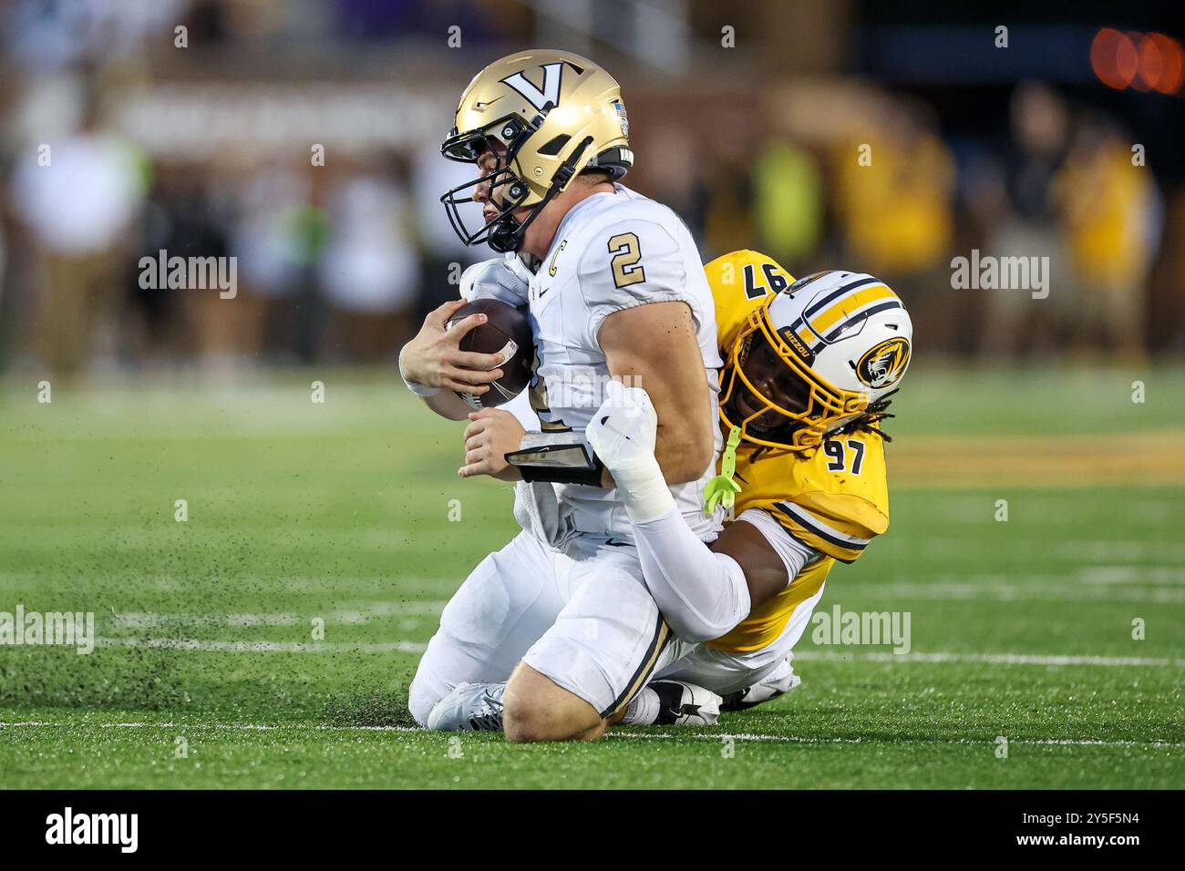 Vanderbilt quarterback diego pavia 2 hi-res stock photography and ...