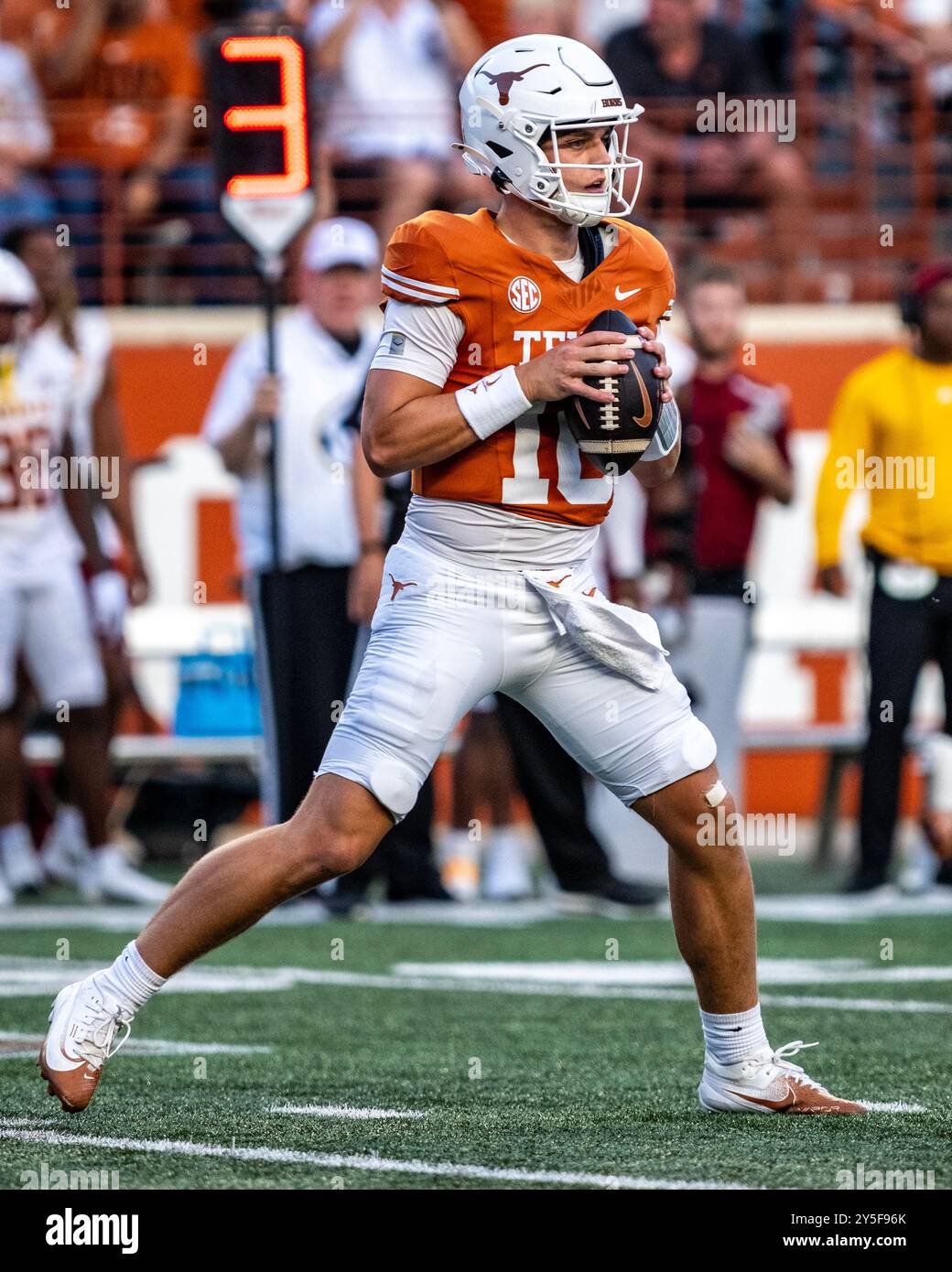 Sept 21, 2024.Arch Manning #16 of the Texas Longhorns in action vs the ...