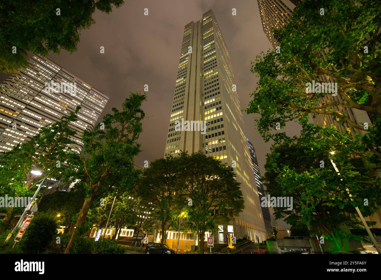 Shinjuku Nomura Building at night in West Shinjuku, Shinjuku City ...