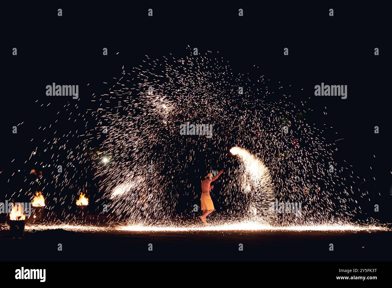 The traditional Chinese "Da Tie Hua" (molten iron fireworks), where ...