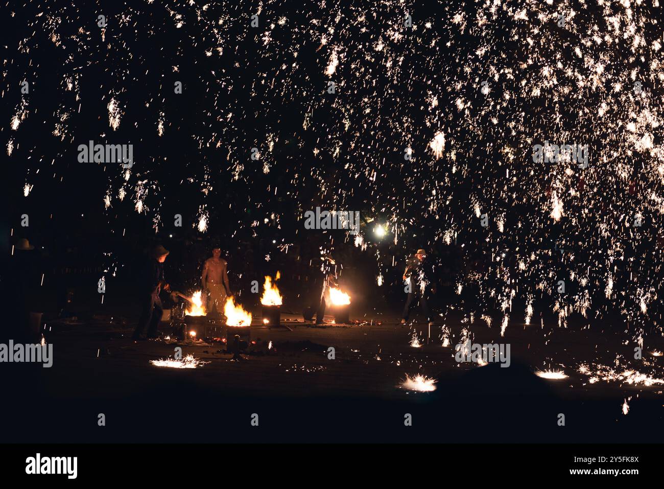 The traditional Chinese "Da Tie Hua" (molten iron fireworks), where ...