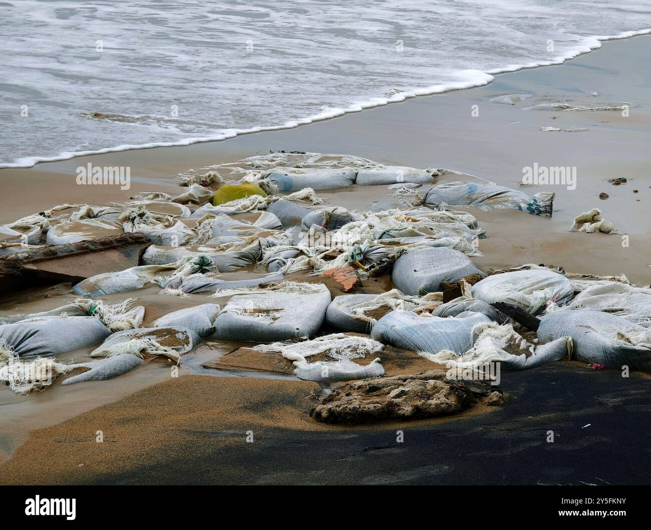 Aerial plastic trash ocean hi-res stock photography and images - Alamy