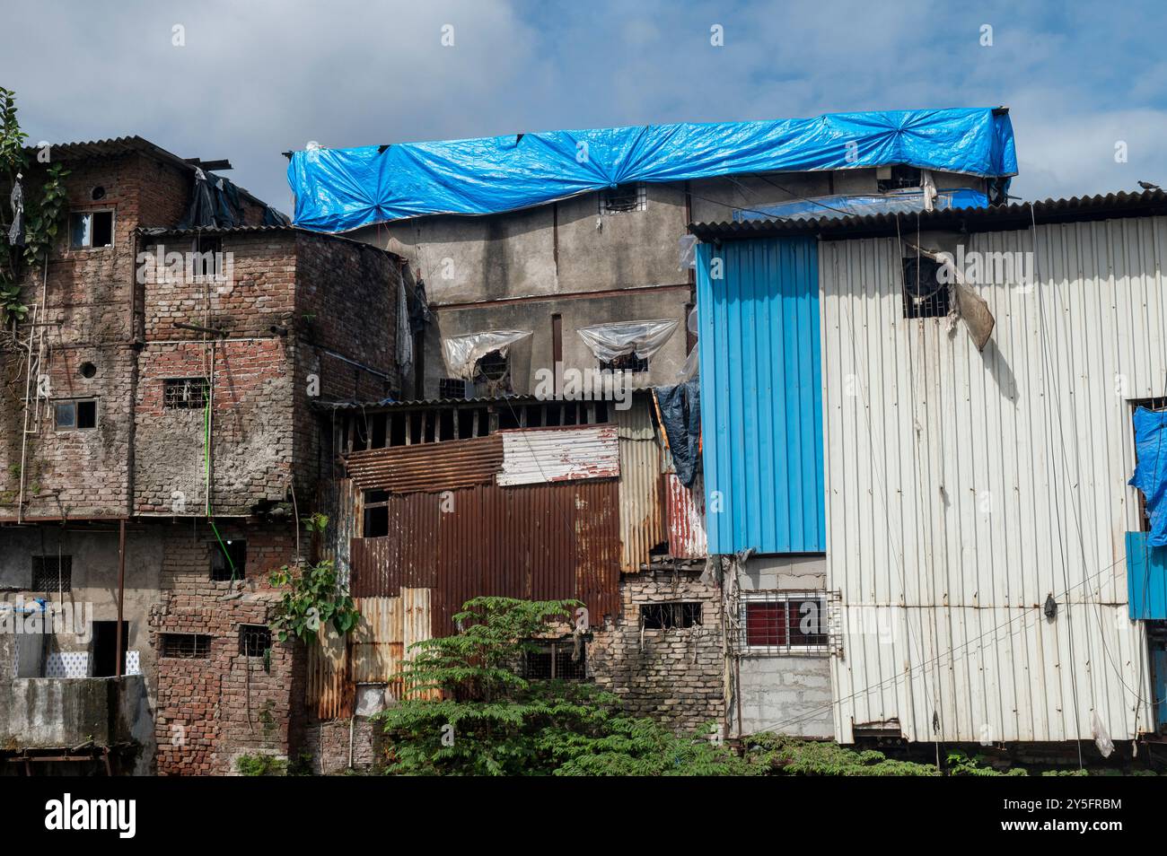 Mumbai , India - 10 September 2024 View of houses in Dharavi slum from the road at Dharavi ‎Slum ...