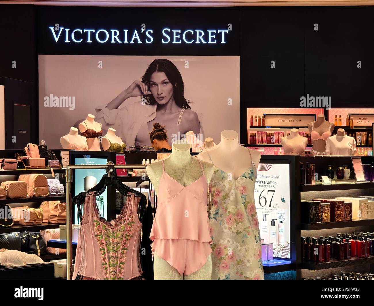 KUALA LUMPUR, MALAYSIA - AUGUST 28, 2024: Victorias secret brand retail ...