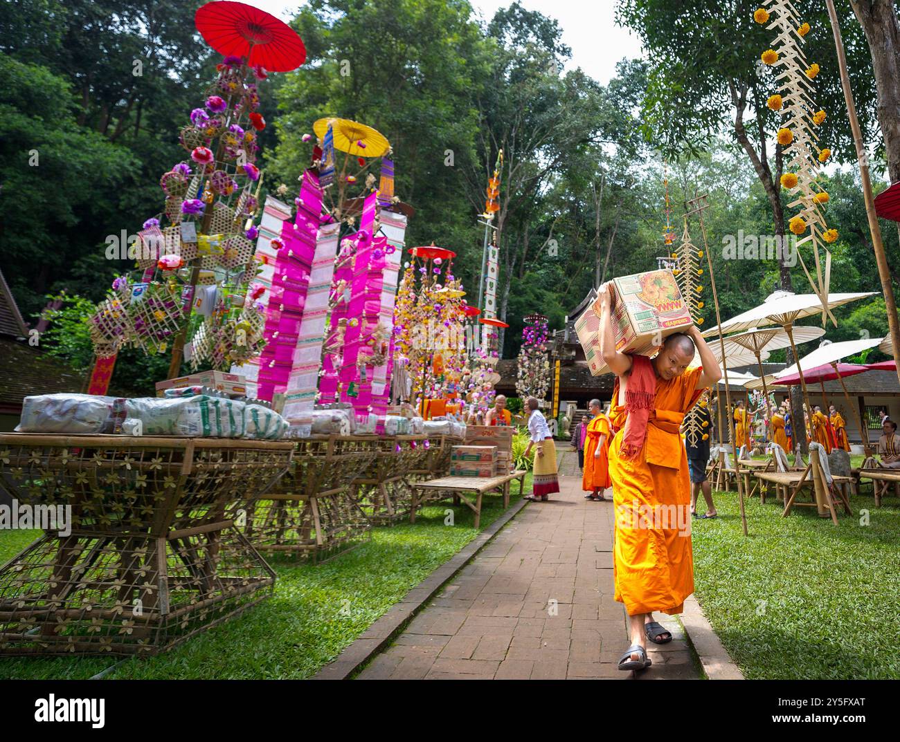 Chiang Mai, Thailand. 21st Sep, 2024. A monk is lifting the offerings ...