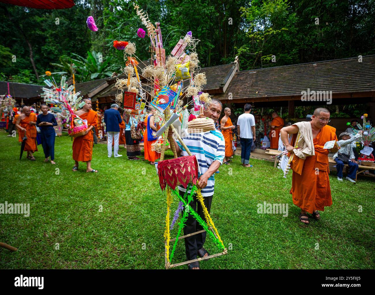 Chiang Mai, Thailand. 21st Sep, 2024. A devotee is lifting offerings ...