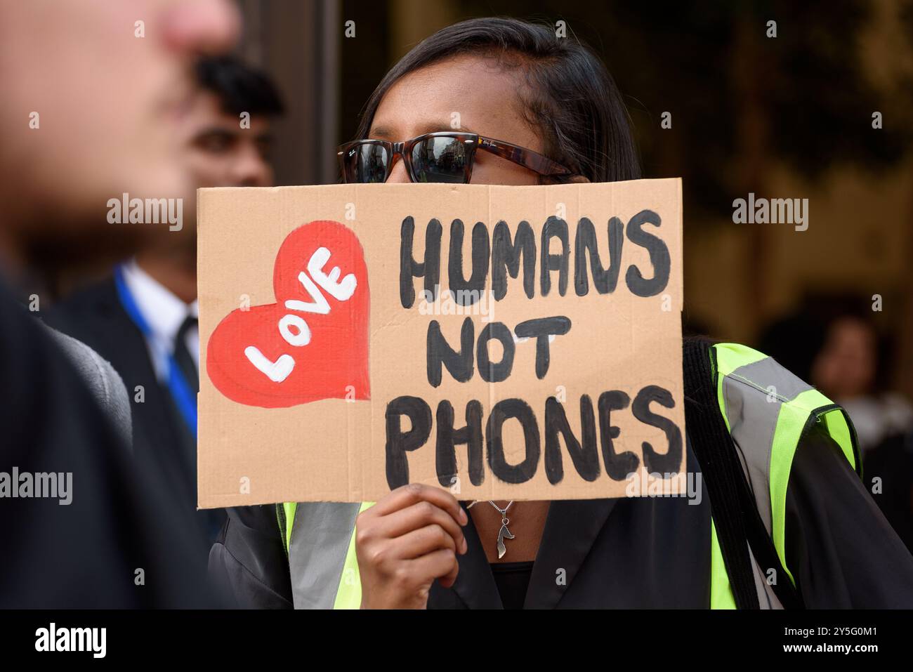 Iphone 16 uk 2024 hi-res stock photography and images - Alamy