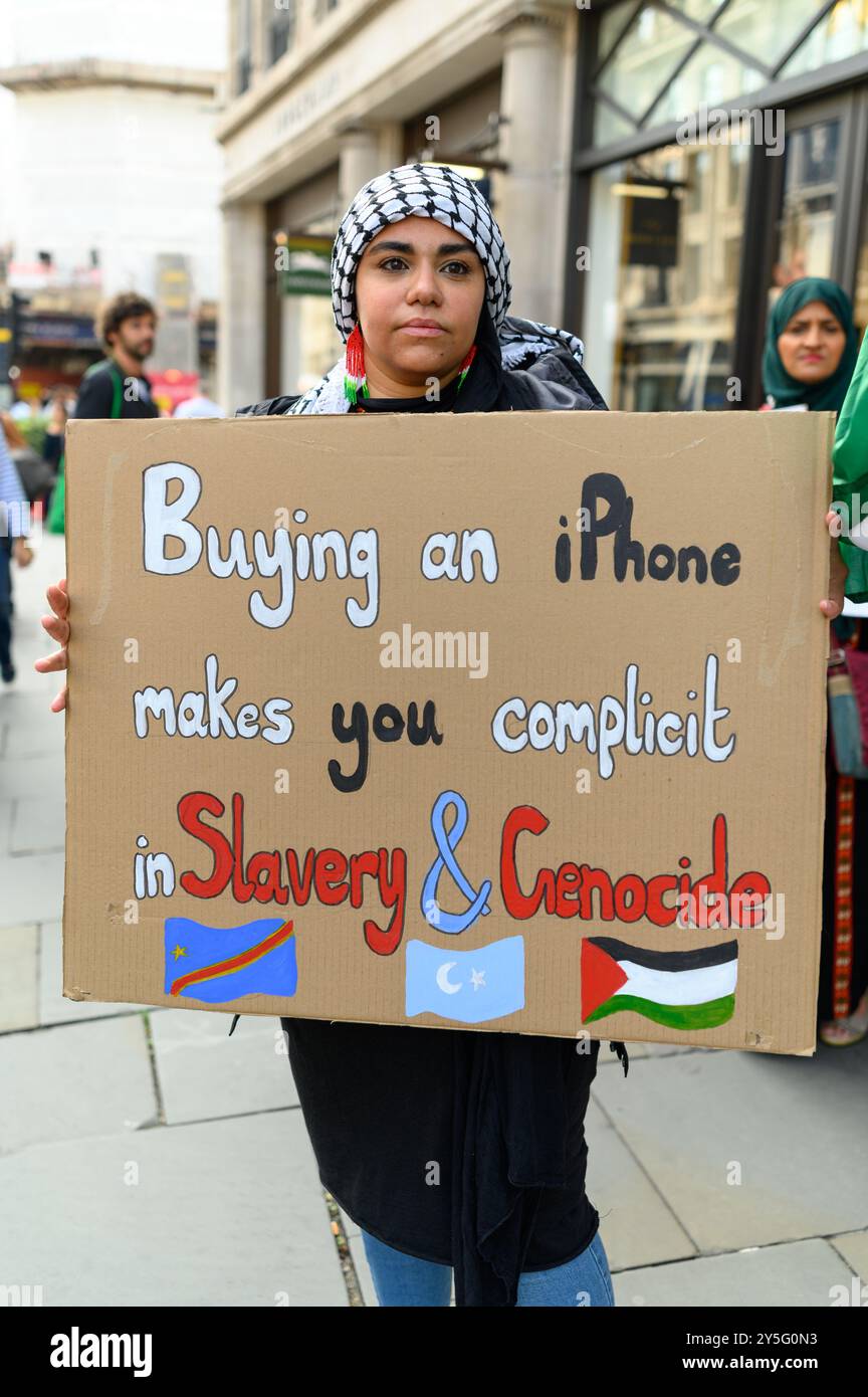 Iphone 16 uk 2024 hi-res stock photography and images - Alamy