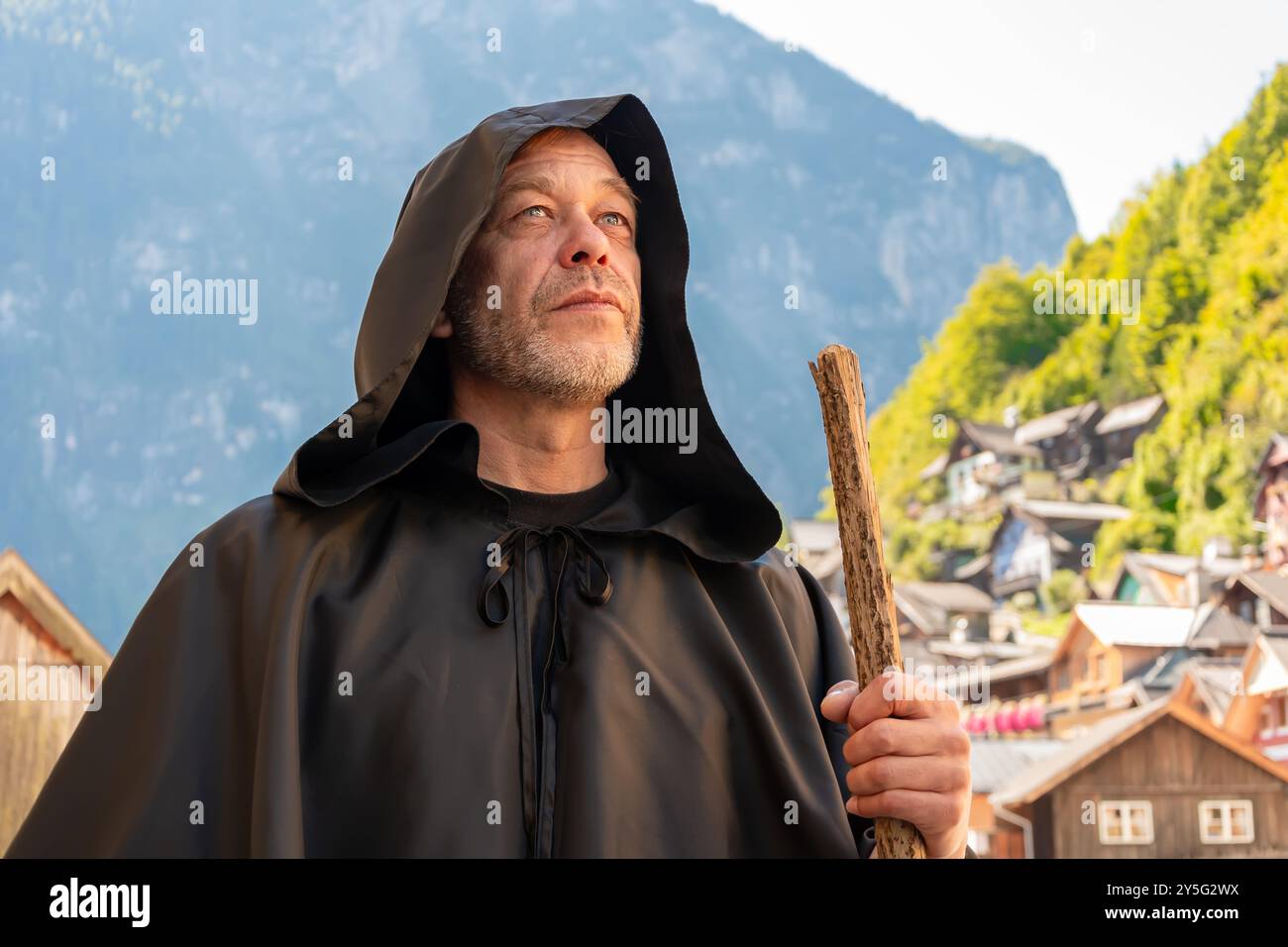 Senior monk mountain hi-res stock photography and images - Alamy