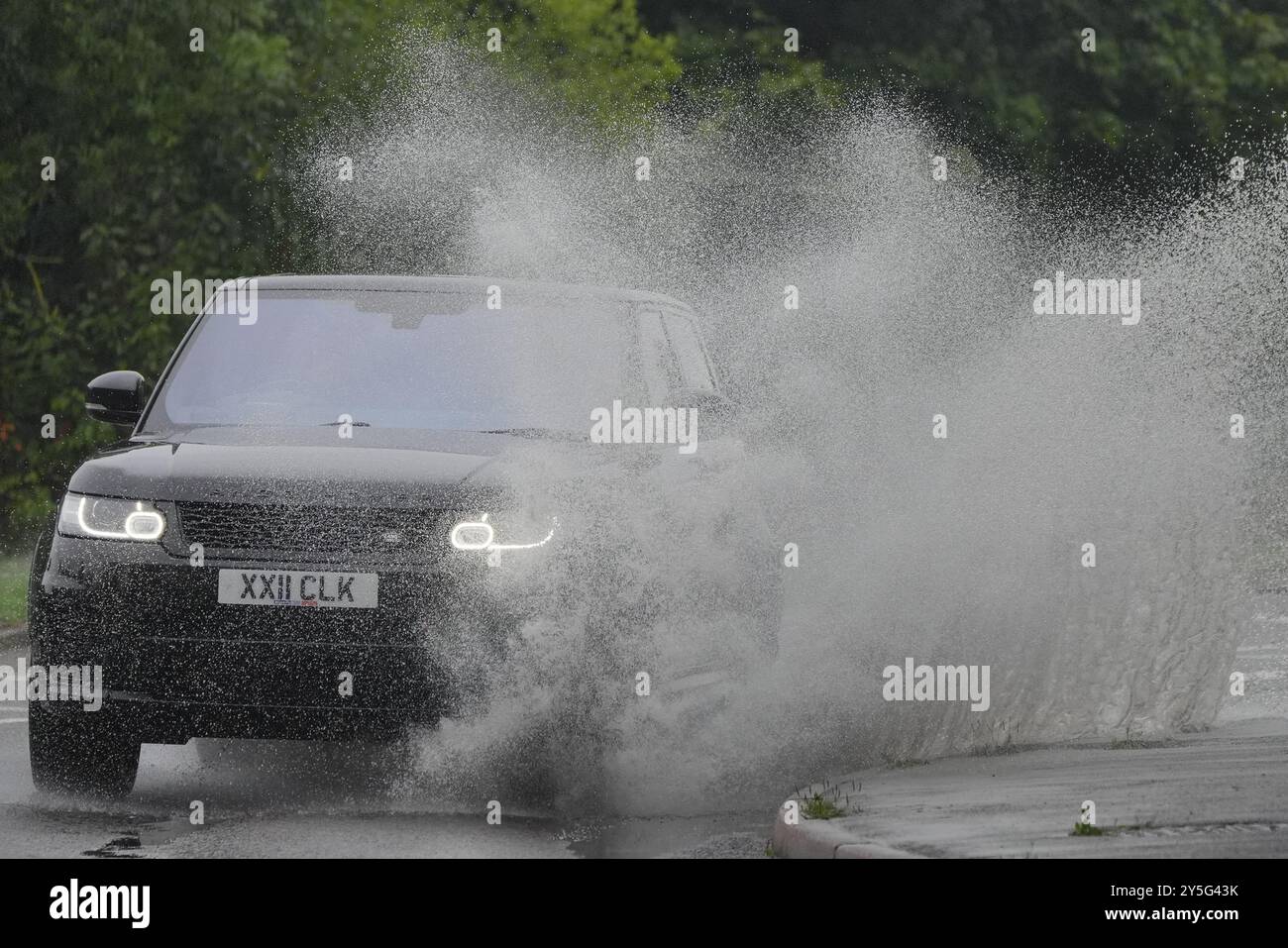 Range rover wales hi-res stock photography and images - Alamy