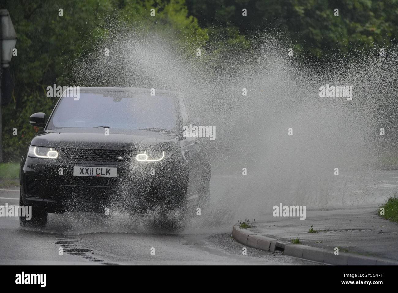 Range rover wales hi-res stock photography and images - Alamy