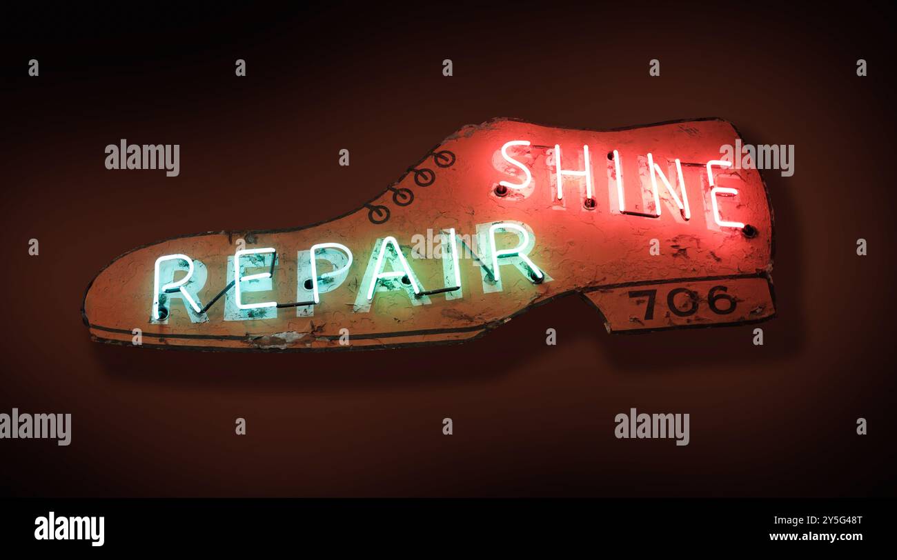 Cobblers neon sign hi-res stock photography and images - Alamy