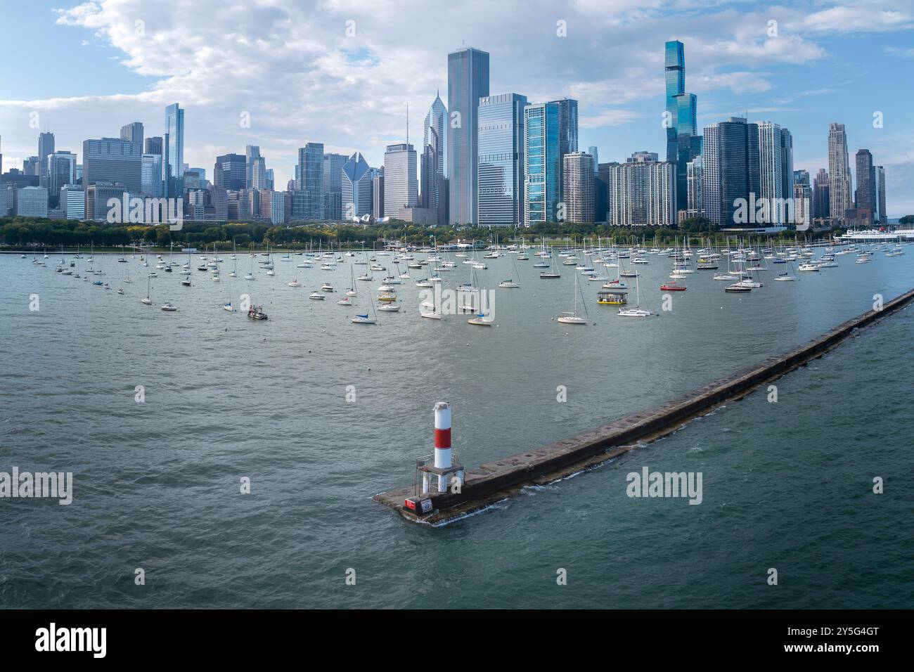 Aerial view of Lake Michigan, boats and city skyline of Chicago ...
